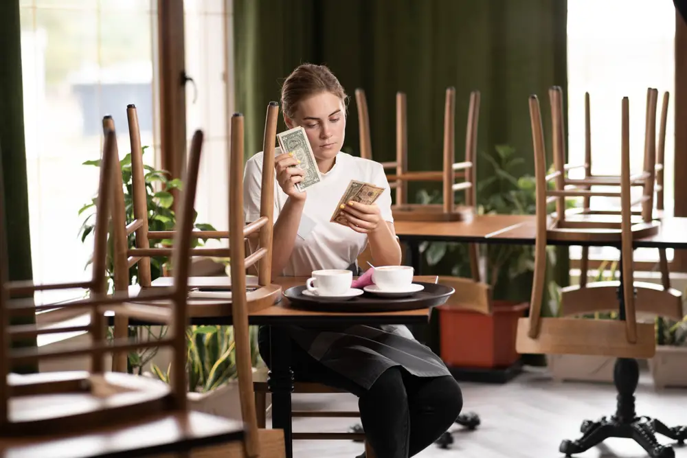 Demystifying the American Tipping System: Dining Culture Guide – P-HealthX