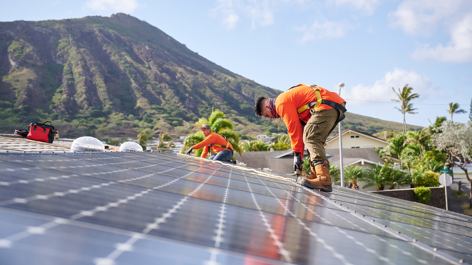 How changes to Hawaiʻi’s home battery program could hinder its energy ...