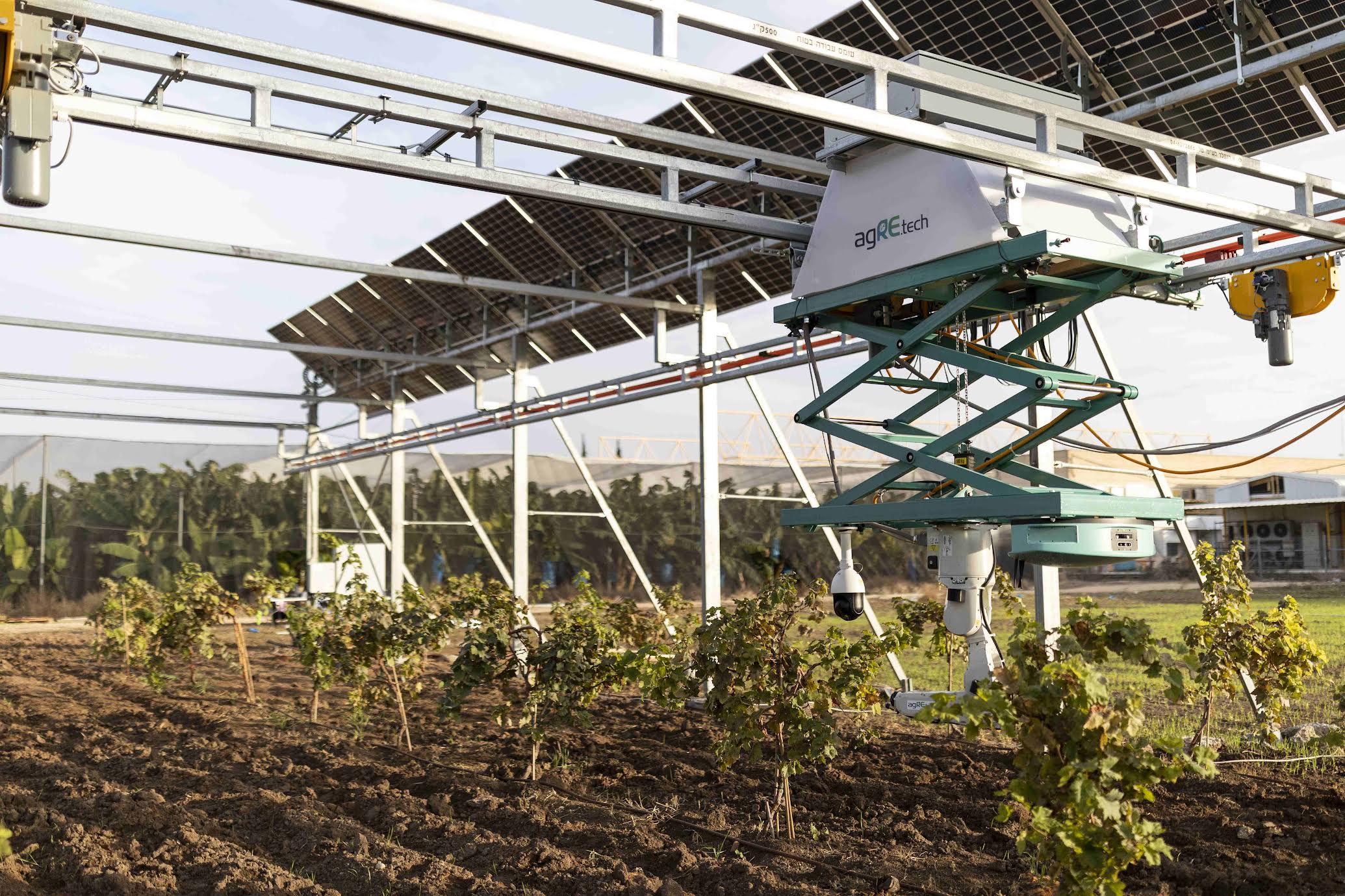 These robots build solar panels in farmer’s fields – P-HealthX